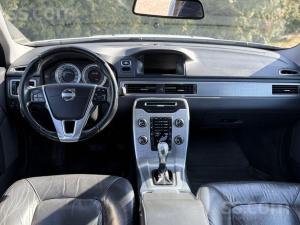 White Volvo XC70 2013 in Riga, with an engine capacity of 2.40 L and mileage of 343 thousand km for 9200 €, photo 9 on AUTOMOTO.COM.LV