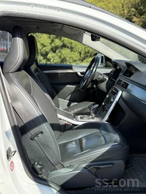 White Volvo XC70 2013 in Riga, with an engine capacity of 2.40 L and mileage of 343 thousand km for 9200 €, photo 18 on AUTOMOTO.COM.LV