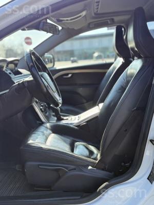 White Volvo XC70 2013 in Riga, with an engine capacity of 2.40 L and mileage of 343 thousand km for 9200 €, photo 22 on AUTOMOTO.COM.LV