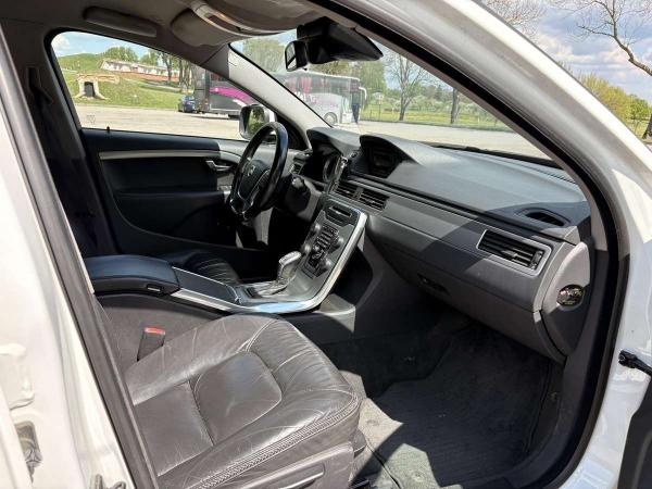 Balts Volvo XC70 2013 Kauņa, ar dzinēja tilpumu 2.40 L un nobraukumu 449 tūkst. km par 6000 €, foto 9 vietnē AUTOMOTO.COM.LV