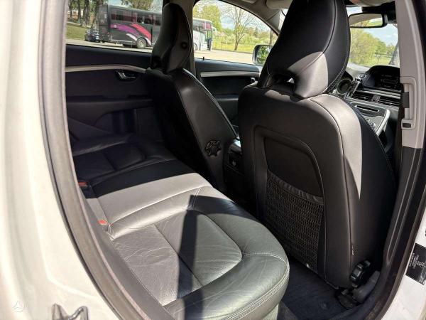 Balts Volvo XC70 2013 Kauņa, ar dzinēja tilpumu 2.40 L un nobraukumu 449 tūkst. km par 6000 €, foto 10 vietnē AUTOMOTO.COM.LV