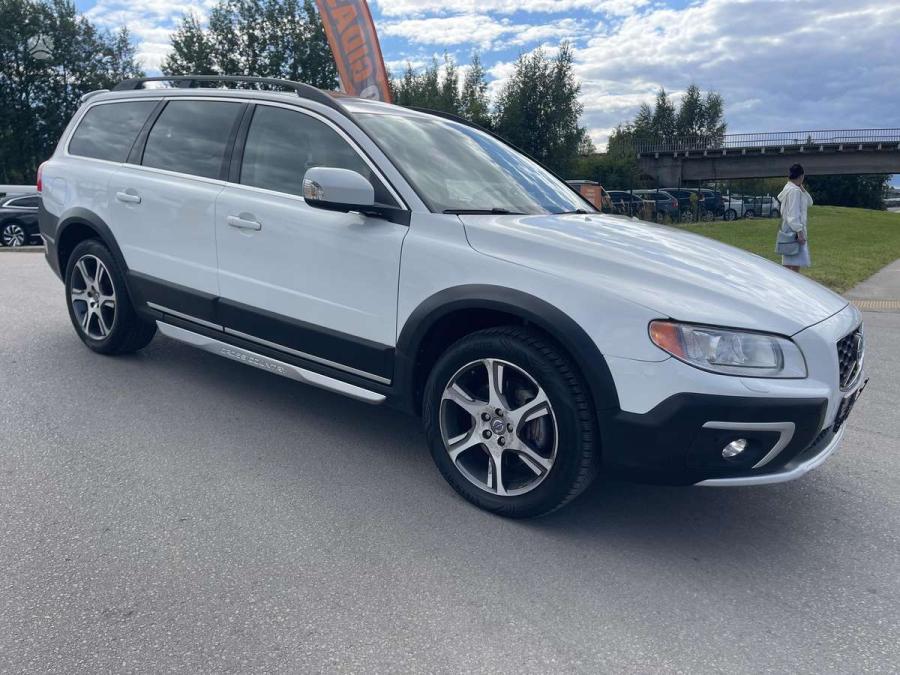 White Volvo XC70 2013 in Kaunas, with an engine capacity of 1.98 L and mileage of 267 thousand km for 9550 €, photo 7 on AUTOMOTO.COM.LV