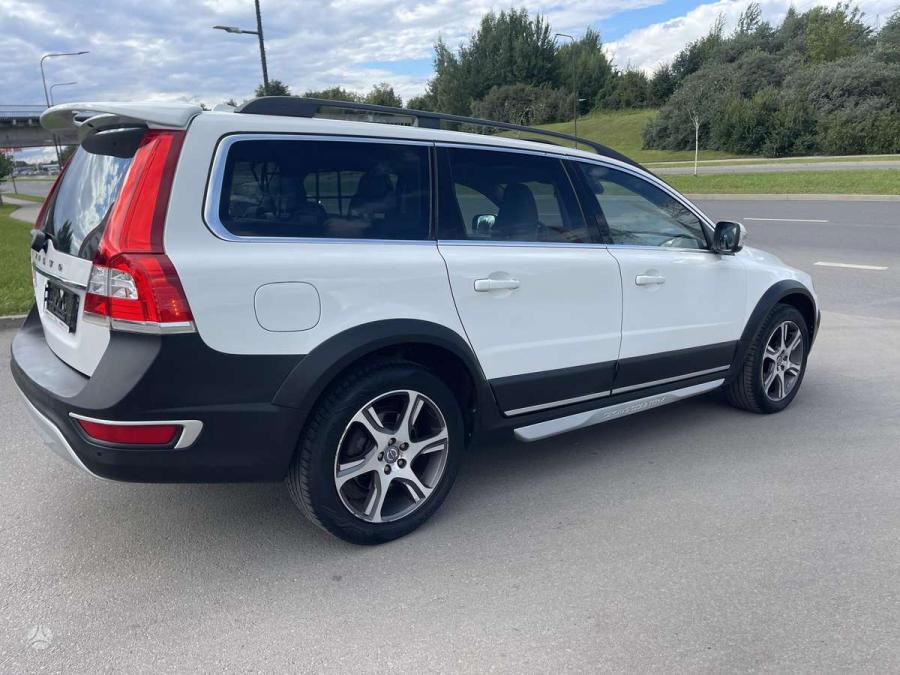 White Volvo XC70 2013 in Kaunas, with an engine capacity of 1.98 L and mileage of 267 thousand km for 9550 €, photo 11 on AUTOMOTO.COM.LV
