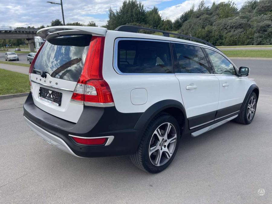 White Volvo XC70 2013 in Kaunas, with an engine capacity of 1.98 L and mileage of 267 thousand km for 9550 €, photo 12 on AUTOMOTO.COM.LV