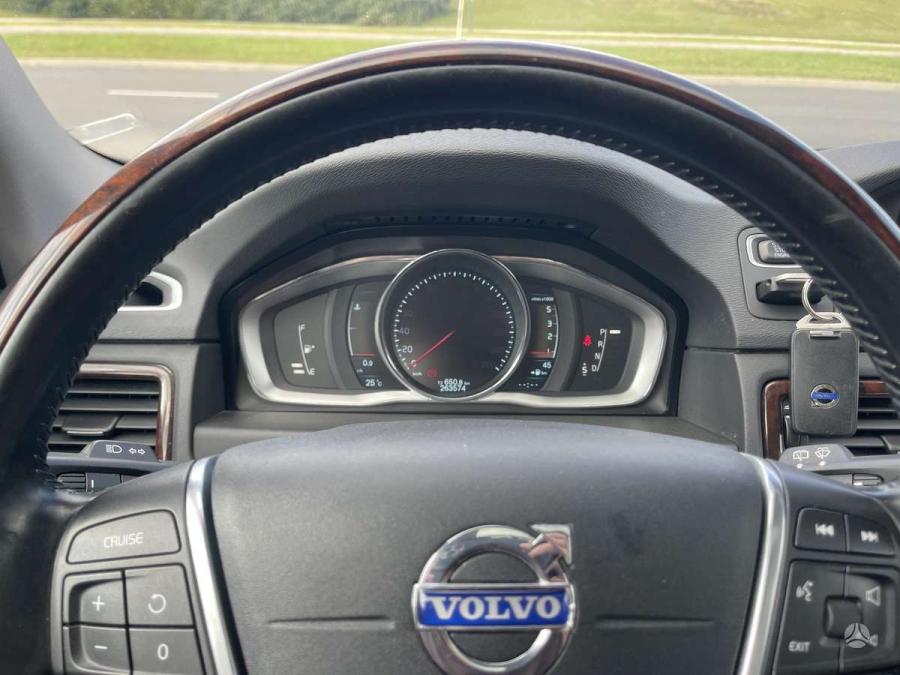 White Volvo XC70 2013 in Kaunas, with an engine capacity of 1.98 L and mileage of 267 thousand km for 9550 €, photo 21 on AUTOMOTO.COM.LV