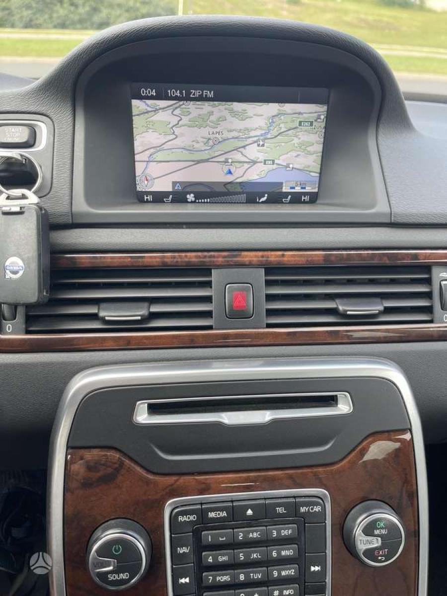 White Volvo XC70 2013 in Kaunas, with an engine capacity of 1.98 L and mileage of 267 thousand km for 9550 €, photo 22 on AUTOMOTO.COM.LV