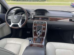 White Volvo XC70 2013 in Kaunas, with an engine capacity of 1.98 L and mileage of 267 thousand km for 9550 €, photo 27 on AUTOMOTO.COM.LV