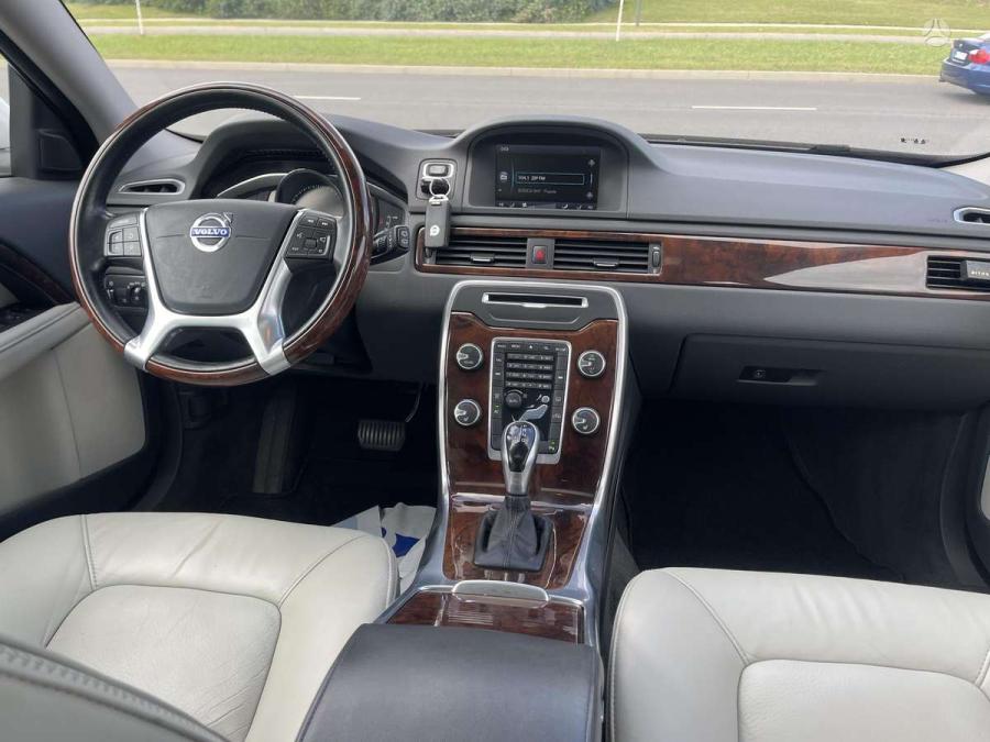 White Volvo XC70 2013 in Kaunas, with an engine capacity of 1.98 L and mileage of 267 thousand km for 9550 €, photo 27 on AUTOMOTO.COM.LV