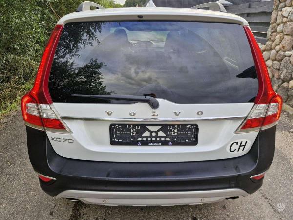 Volvo XC70 2013 Viļņa vietnē Balts Volvo XC70 2013 Viļņa, ar dzinēja tilpumu 2.95 L un nobraukumu 214 tūkst. km par 9900 €, foto 4 vietnē AUTOMOTO.COM.LV