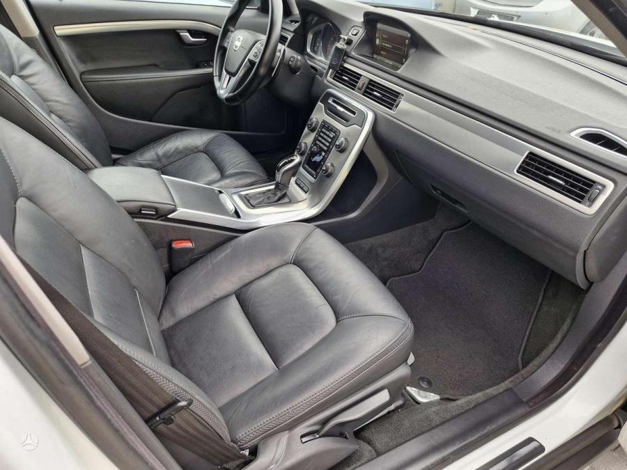 Balts Volvo XC70 2013 Viļņa, ar dzinēja tilpumu 2.95 L un nobraukumu 214 tūkst. km par 9900 €, foto 11 vietnē AUTOMOTO.COM.LV