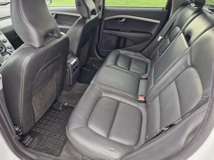 Balts Volvo XC70 2013 Viļņa, ar dzinēja tilpumu 2.95 L un nobraukumu 214 tūkst. km par 9900 €, foto 13 vietnē AUTOMOTO.COM.LV