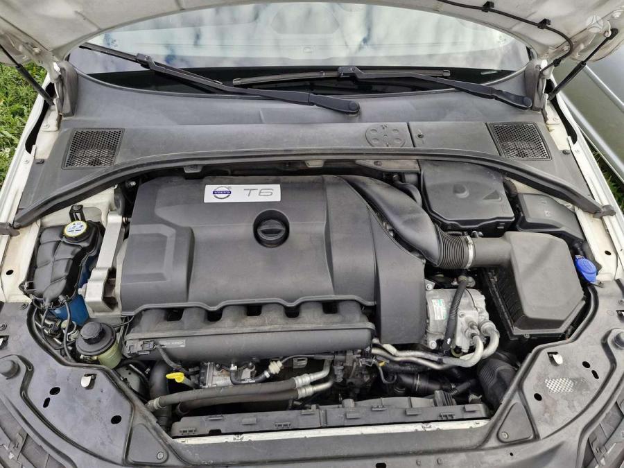 Balts Volvo XC70 2013 Viļņa, ar dzinēja tilpumu 2.95 L un nobraukumu 214 tūkst. km par 9900 €, foto 17 vietnē AUTOMOTO.COM.LV
