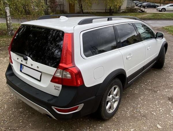 Balts Volvo XC70 2013 Viļņa, ar dzinēja tilpumu 2.40 L un nobraukumu 449 tūkst. km par 6500 €, foto 1 vietnē AUTOMOTO.COM.LV