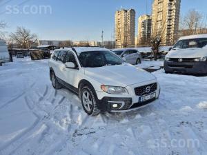 White Volvo XC70 2014 in Riga, with an engine capacity of 2.40 L and mileage of 281 thousand km for 10390 €, photo 2 on AUTOMOTO.COM.LV