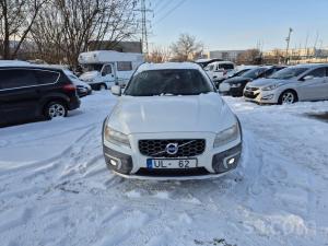 White Volvo XC70 2014 in Riga, with an engine capacity of 2.40 L and mileage of 281 thousand km for 10390 €, photo 3 on AUTOMOTO.COM.LV