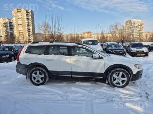 White Volvo XC70 2014 in Riga, with an engine capacity of 2.40 L and mileage of 281 thousand km for 10390 €, photo 5 on AUTOMOTO.COM.LV