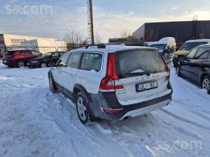 White Volvo XC70 2014 in Riga, with an engine capacity of 2.40 L and mileage of 281 thousand km for 10390 €, photo 8 on AUTOMOTO.COM.LV