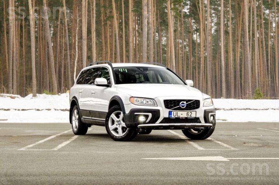 White Volvo XC70 2014 in Riga, with an engine capacity of 2.40 L and mileage of 281 thousand km for 9390 €, photo 3 on AUTOMOTO.COM.LV