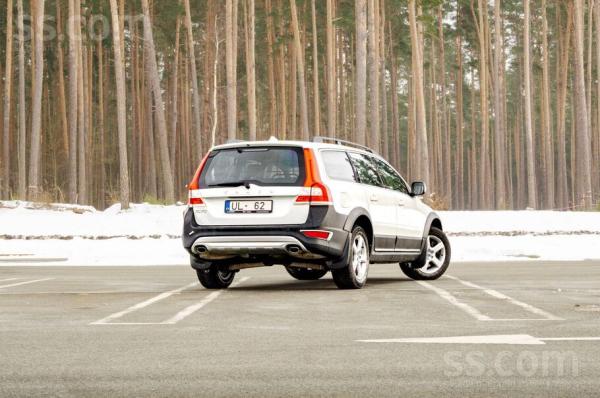 Balts Volvo XC70 2014 Rīga, ar dzinēja tilpumu 2.40 L un nobraukumu 281 tūkst. km par 9390 €, foto 6 vietnē AUTOMOTO.COM.LV
