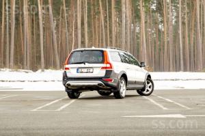 White Volvo XC70 2014 in Riga, with an engine capacity of 2.40 L and mileage of 281 thousand km for 9390 €, photo 7 on AUTOMOTO.COM.LV