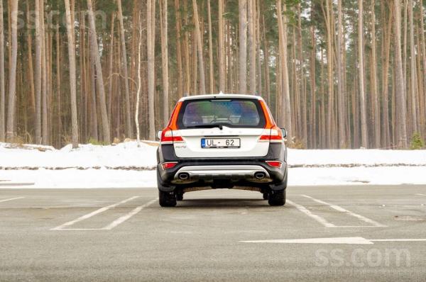 Balts Volvo XC70 2014 Rīga, ar dzinēja tilpumu 2.40 L un nobraukumu 281 tūkst. km par 9390 €, foto 7 vietnē AUTOMOTO.COM.LV