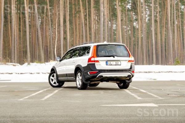 Balts Volvo XC70 2014 Rīga, ar dzinēja tilpumu 2.40 L un nobraukumu 281 tūkst. km par 9390 €, foto 8 vietnē AUTOMOTO.COM.LV