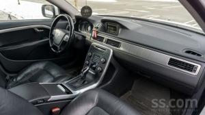 White Volvo XC70 2014 in Riga, with an engine capacity of 2.40 L and mileage of 281 thousand km for 9390 €, photo 12 on AUTOMOTO.COM.LV
