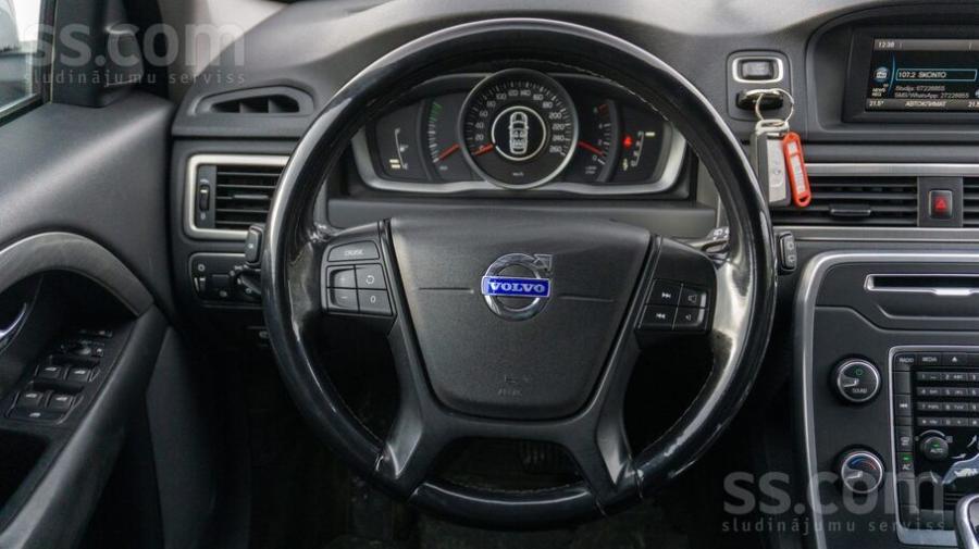 White Volvo XC70 2014 in Riga, with an engine capacity of 2.40 L and mileage of 281 thousand km for 9390 €, photo 15 on AUTOMOTO.COM.LV