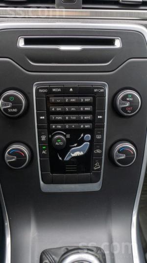 White Volvo XC70 2014 in Riga, with an engine capacity of 2.40 L and mileage of 281 thousand km for 9390 €, photo 18 on AUTOMOTO.COM.LV
