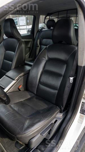 White Volvo XC70 2014 in Riga, with an engine capacity of 2.40 L and mileage of 281 thousand km for 9390 €, photo 27 on AUTOMOTO.COM.LV