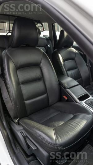 White Volvo XC70 2014 in Riga, with an engine capacity of 2.40 L and mileage of 281 thousand km for 9390 €, photo 28 on AUTOMOTO.COM.LV