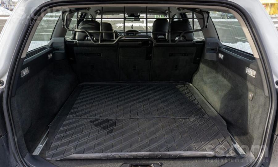 White Volvo XC70 2014 in Riga, with an engine capacity of 2.40 L and mileage of 281 thousand km for 9390 €, photo 30 on AUTOMOTO.COM.LV