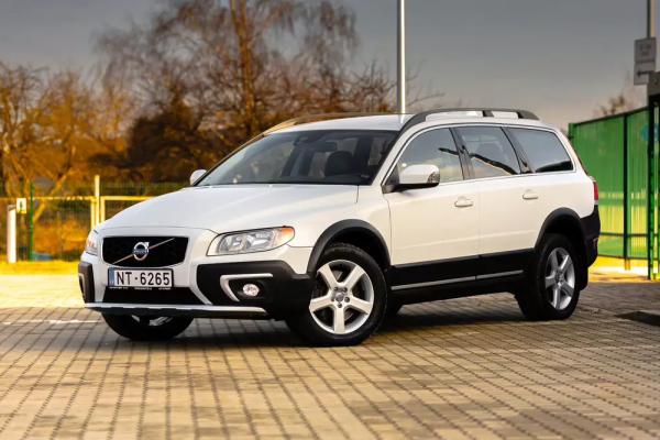 Balts Volvo XC70 2014 Jelgava, ar dzinēja tilpumu 2.40 L un nobraukumu 265 tūkst. km par 9800 €, foto 1 vietnē AUTOMOTO.COM.LV