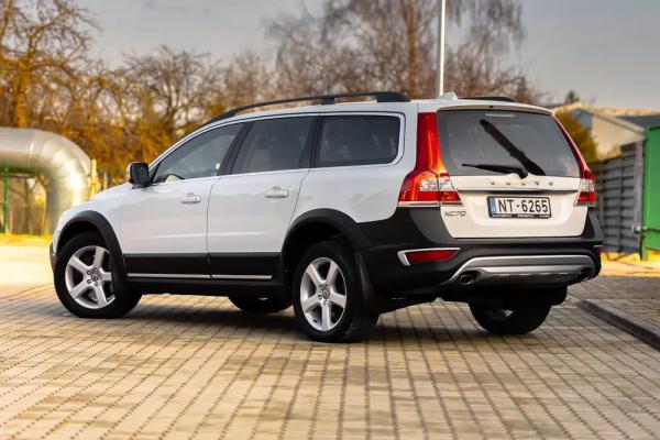 Balts Volvo XC70 2014 Jelgava, ar dzinēja tilpumu 2.40 L un nobraukumu 265 tūkst. km par 9800 €, foto 4 vietnē AUTOMOTO.COM.LV