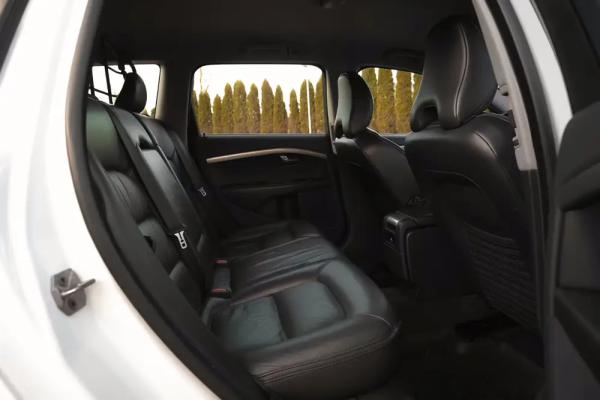 Balts Volvo XC70 2014 Jelgava, ar dzinēja tilpumu 2.40 L un nobraukumu 265 tūkst. km par 9800 €, foto 10 vietnē AUTOMOTO.COM.LV