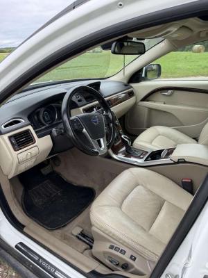 Balts Volvo XC70 2014 Viļņa, ar dzinēja tilpumu 3.19 L un nobraukumu 252 tūkst. km par 10400 €, foto 6 vietnē AUTOMOTO.COM.LV