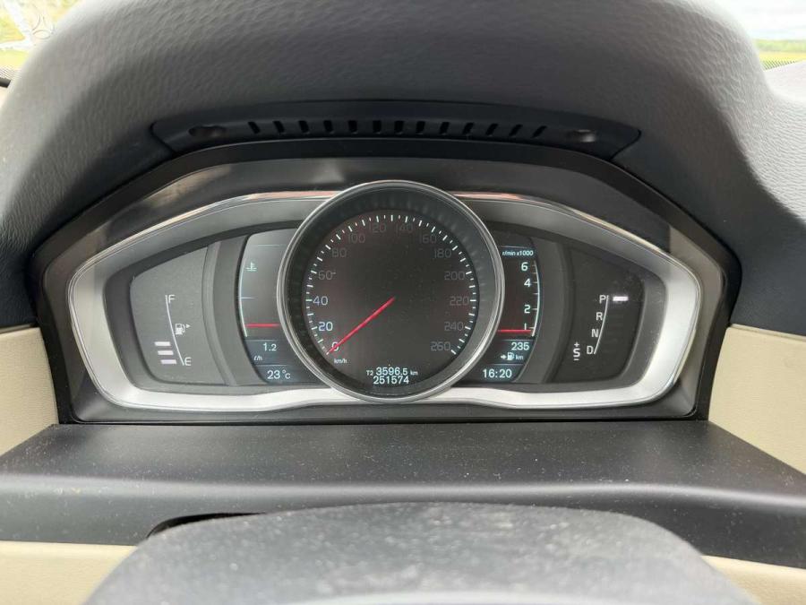 Balts Volvo XC70 2014 Viļņa, ar dzinēja tilpumu 3.19 L un nobraukumu 252 tūkst. km par 10200 €, foto 8 vietnē AUTOMOTO.COM.LV
