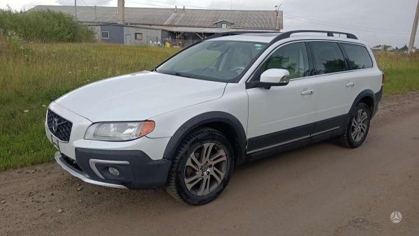 White Volvo XC70 2014 in Siauliai, with an engine capacity of 3.20 L and mileage of 310 thousand km for 6150 €, photo 1 on AUTOMOTO.COM.LV