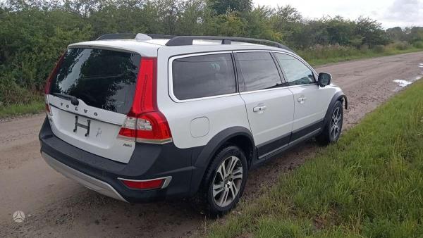 White Volvo XC70 2014 in Siauliai, with an engine capacity of 3.20 L and mileage of 310 thousand km for 6150 €, photo 3 on AUTOMOTO.COM.LV