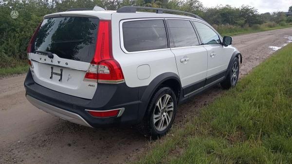White Volvo XC70 2014 in Siauliai, with an engine capacity of 3.20 L and mileage of 310 thousand km for 6150 €, photo 4 on AUTOMOTO.COM.LV