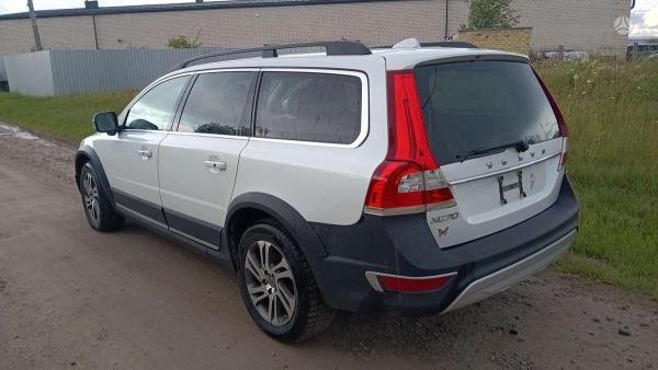 White Volvo XC70 2014 in Siauliai, with an engine capacity of 3.20 L and mileage of 310 thousand km for 6150 €, photo 5 on AUTOMOTO.COM.LV