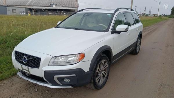 White Volvo XC70 2014 in Siauliai, with an engine capacity of 3.20 L and mileage of 310 thousand km for 6150 €, photo 9 on AUTOMOTO.COM.LV