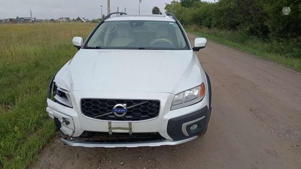 White Volvo XC70 2014 in Siauliai, with an engine capacity of 3.20 L and mileage of 310 thousand km for 6150 €, photo 10 on AUTOMOTO.COM.LV