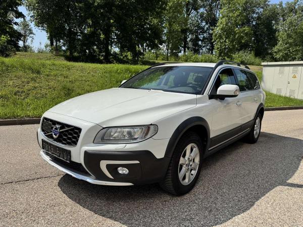White Volvo XC70 2014 in Alytus, with an engine capacity of 1.97 L and mileage of 279 thousand km for 8600 €, photo 1 on AUTOMOTO.COM.LV