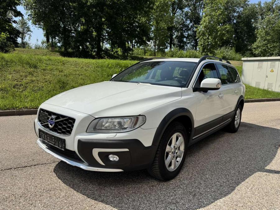 White Volvo XC70 2014 in Alytus, with an engine capacity of 1.97 L and mileage of 279 thousand km for 8600 €, photo 1 on AUTOMOTO.COM.LV