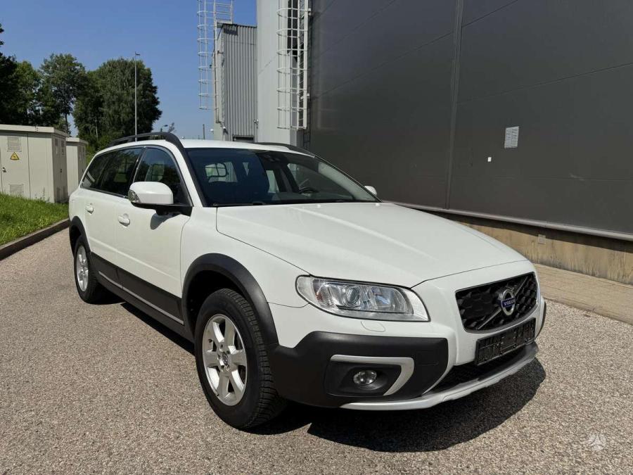 White Volvo XC70 2014 in Alytus, with an engine capacity of 1.97 L and mileage of 279 thousand km for 8600 €, photo 3 on AUTOMOTO.COM.LV