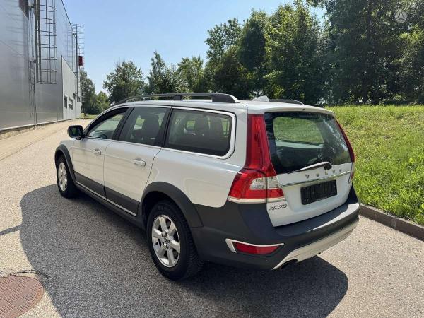 White Volvo XC70 2014 in Alytus, with an engine capacity of 1.97 L and mileage of 279 thousand km for 8600 €, photo 3 on AUTOMOTO.COM.LV