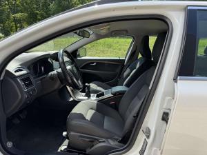 White Volvo XC70 2014 in Alytus, with an engine capacity of 1.97 L and mileage of 279 thousand km for 8600 €, photo 7 on AUTOMOTO.COM.LV