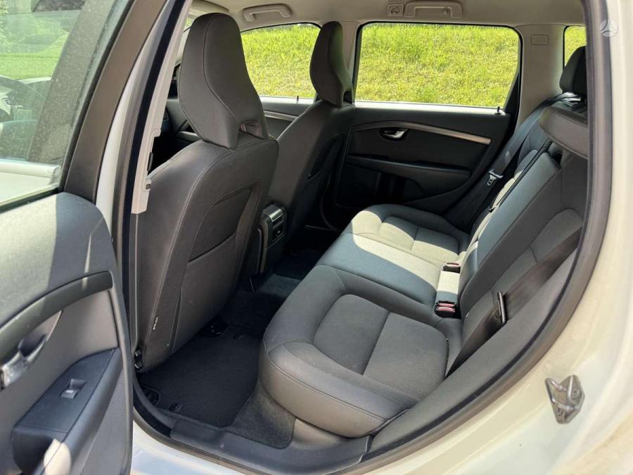 White Volvo XC70 2014 in Alytus, with an engine capacity of 1.97 L and mileage of 279 thousand km for 8600 €, photo 11 on AUTOMOTO.COM.LV