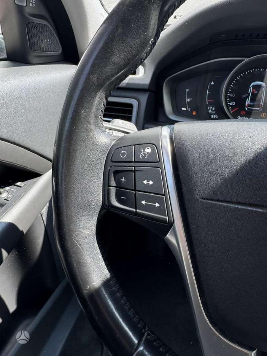White Volvo XC70 2014 in Alytus, with an engine capacity of 1.97 L and mileage of 279 thousand km for 8600 €, photo 20 on AUTOMOTO.COM.LV